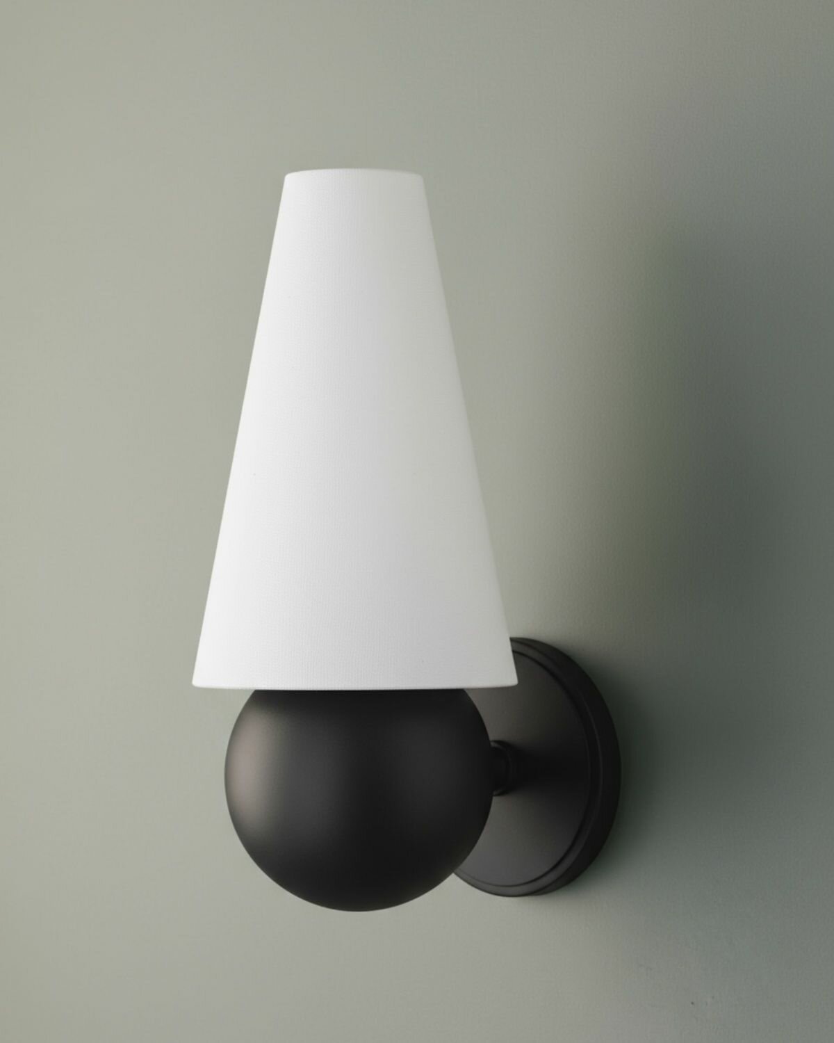 Чёрное бра "Дрю" с конусным плафоном