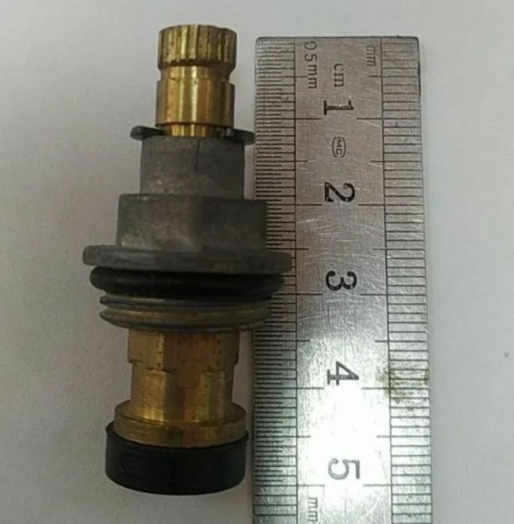 Кран-букса крана-смесителя 3/8" 45мм 24 шлица резиновая 1шт