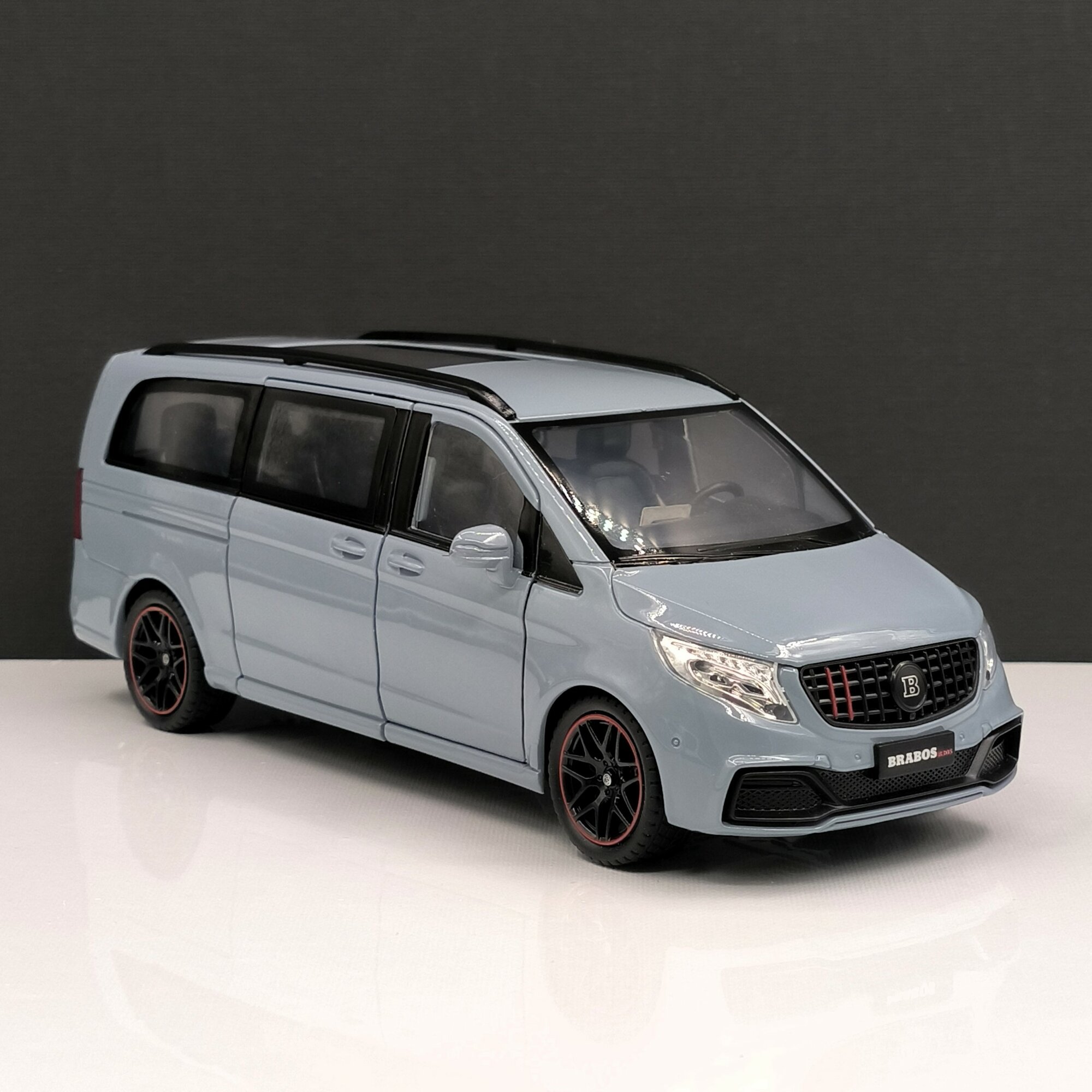 Металлическая модель инерционного автомобиля Mercedes-Benz W447 Brabus с свето-звуковым сопровождением. Масштаб 1:24