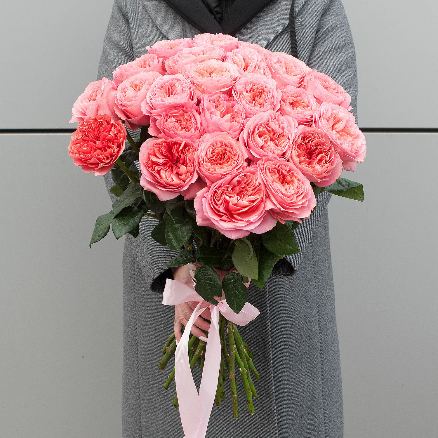 Букет цветов из пионовидных эквадорских роз премиум класса "Кенди Экспрешн"