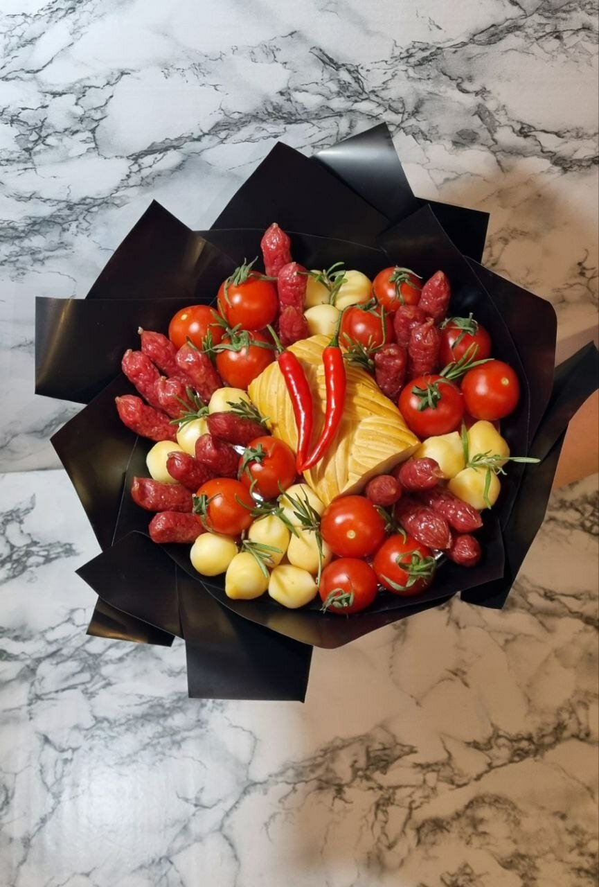 Мужской букет «Мясной и сырный» подарок для папы, мужа, брата