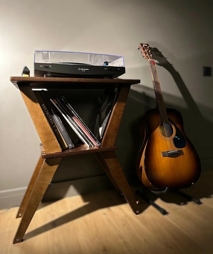 Тумба для проигрывателя виниловых пластинок Bravo Артик Вуд, цвет тёмный орех