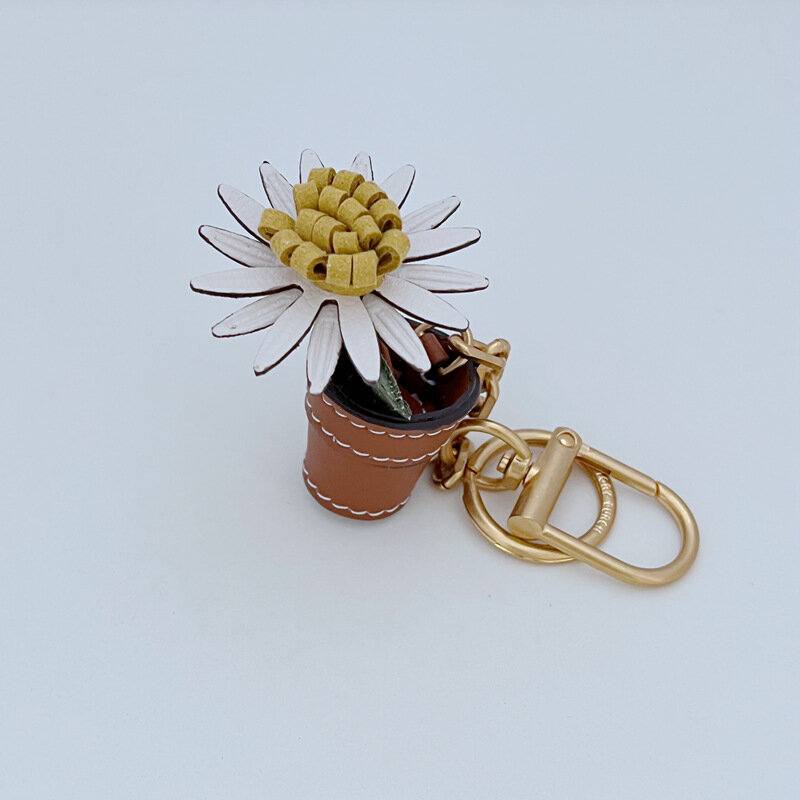 Чисто ручная работа, брелок-подвеска из коровьей кожи с ромашками, европейский и американский легкий люкс, нишевый дизайн, цветочные растения, аксессуары для сумок