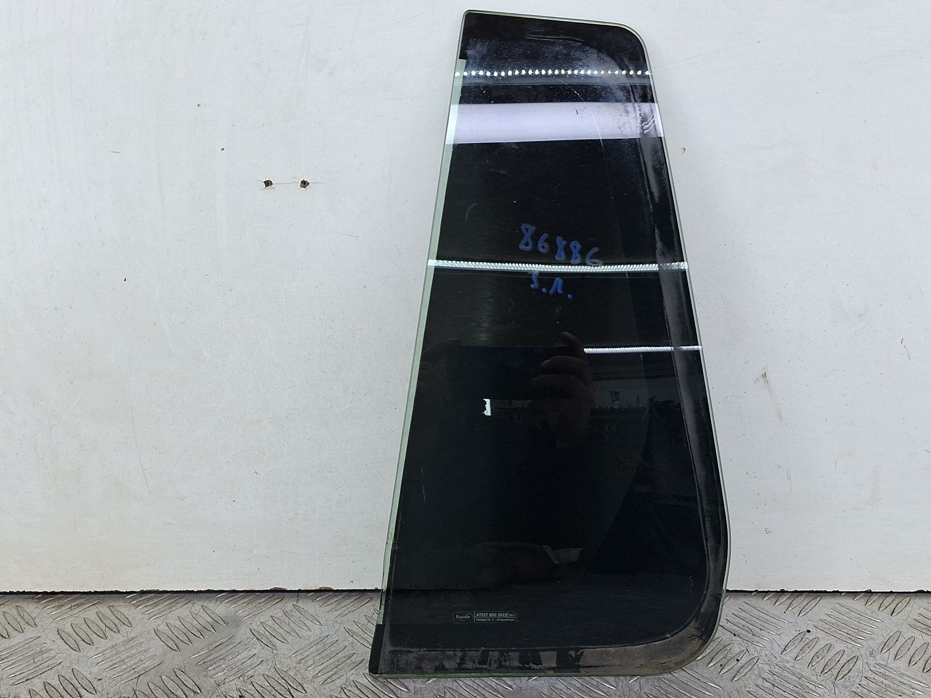 Форточка двери задней левой Dacia Logan MCV 2 (2013 - 2016)