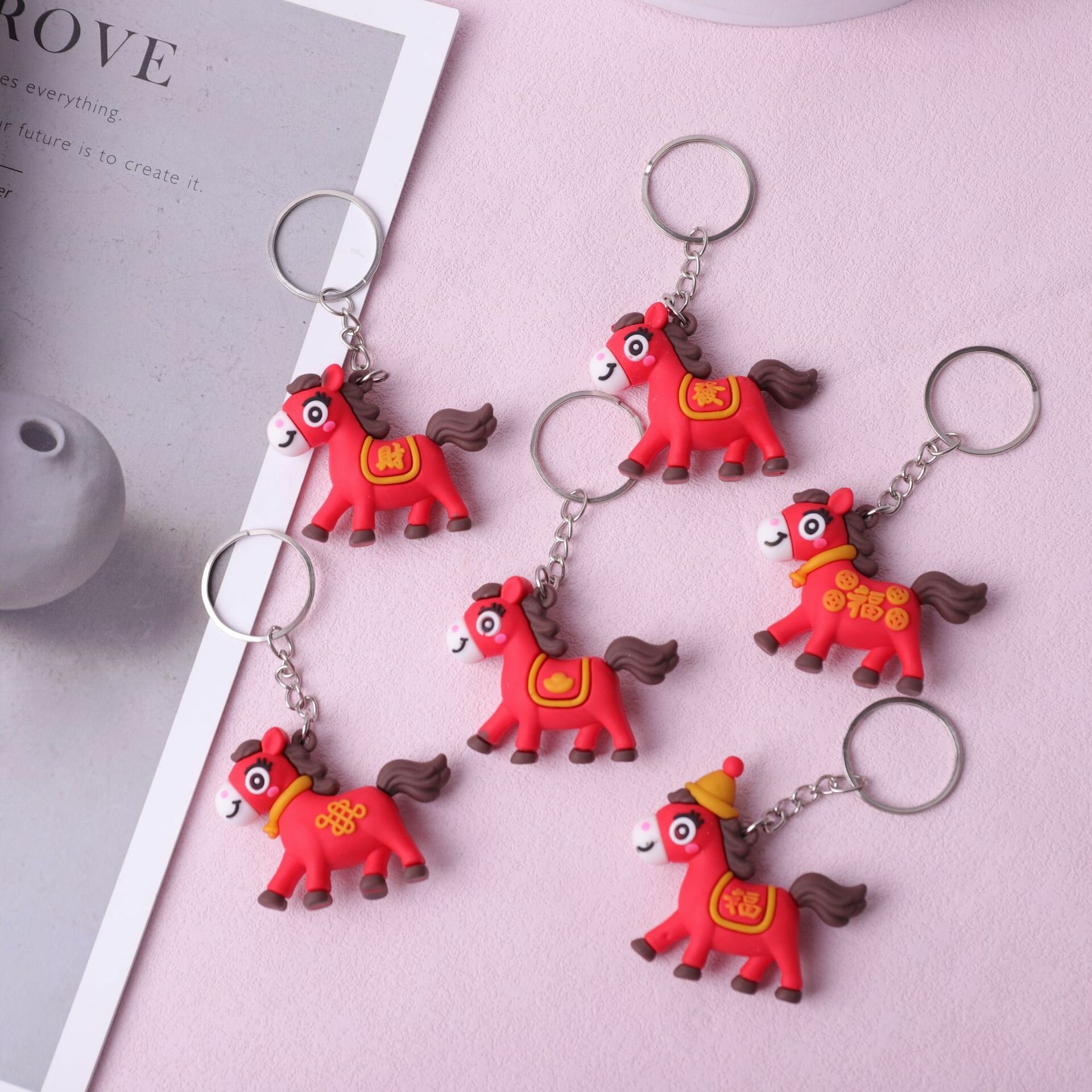 Кросс-бордер новый продукт 2026 года, новогодний зодиакальный лошадь, плюшевый брелок, подвеска, мультяшный брелок, шарм для сумки, маленький подарок