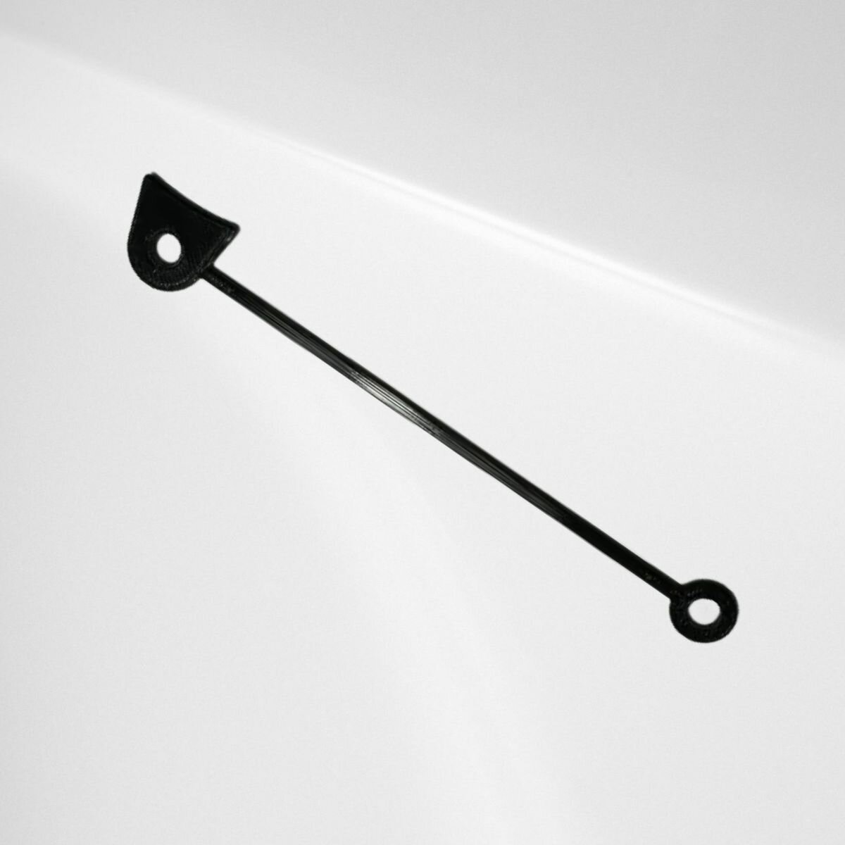 Держатель-поводок крышки бензобака Mitsubishi, черного цвета