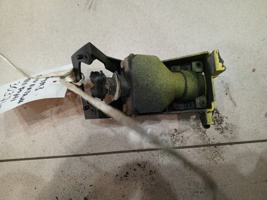 Форсунка-насос омывателя фар от Mazda 3 bk 2003-2009