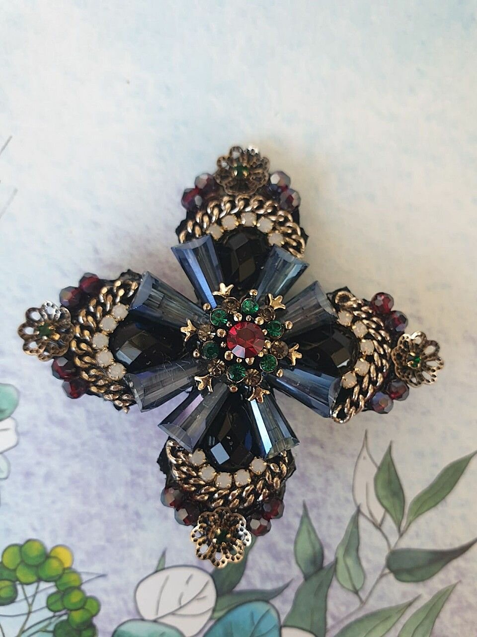 Брошь, стразы