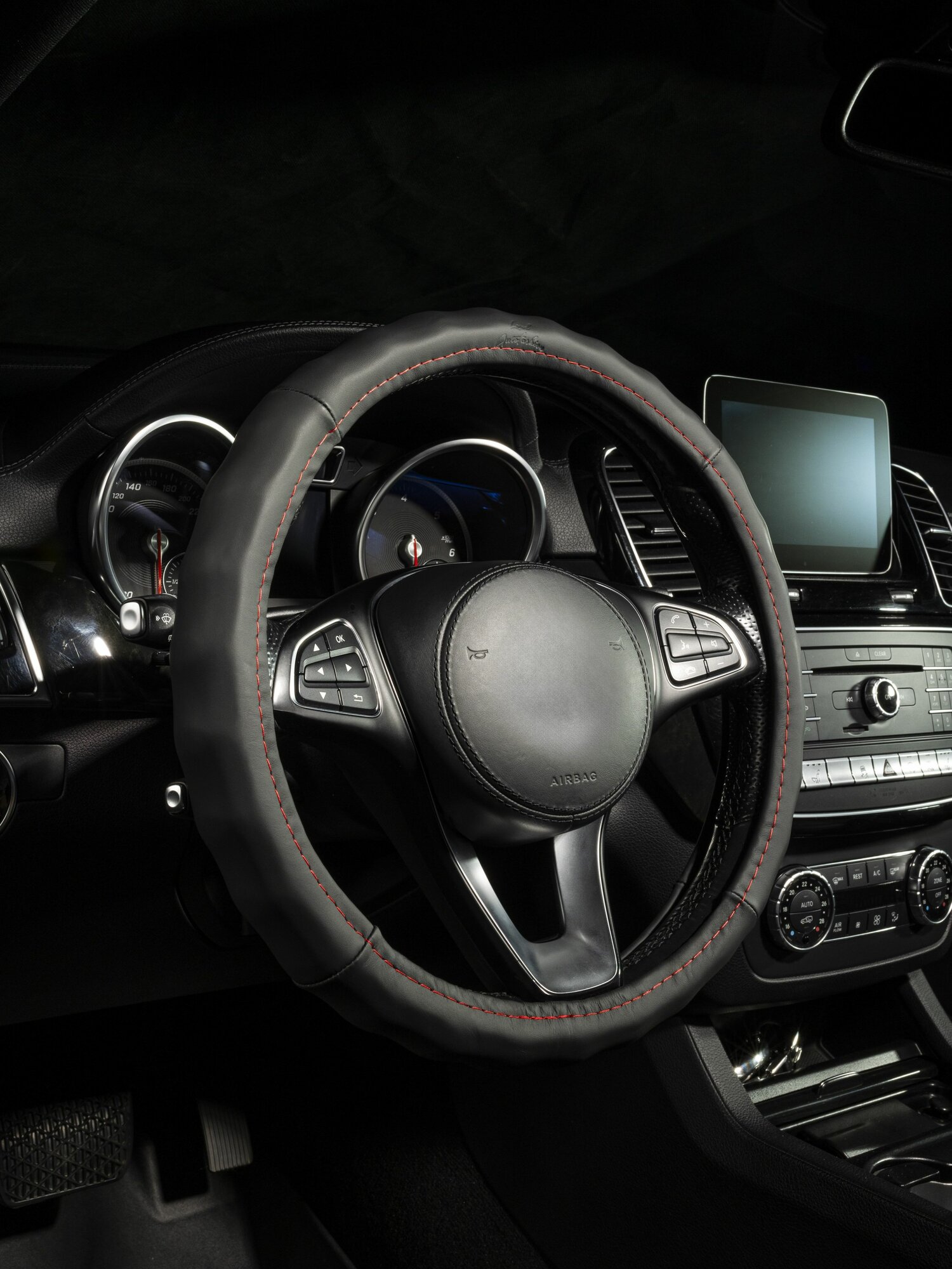Оплетка на руль каркасная Кожа Lord Autofashion (3801 Чёрный/Красная строчка L)