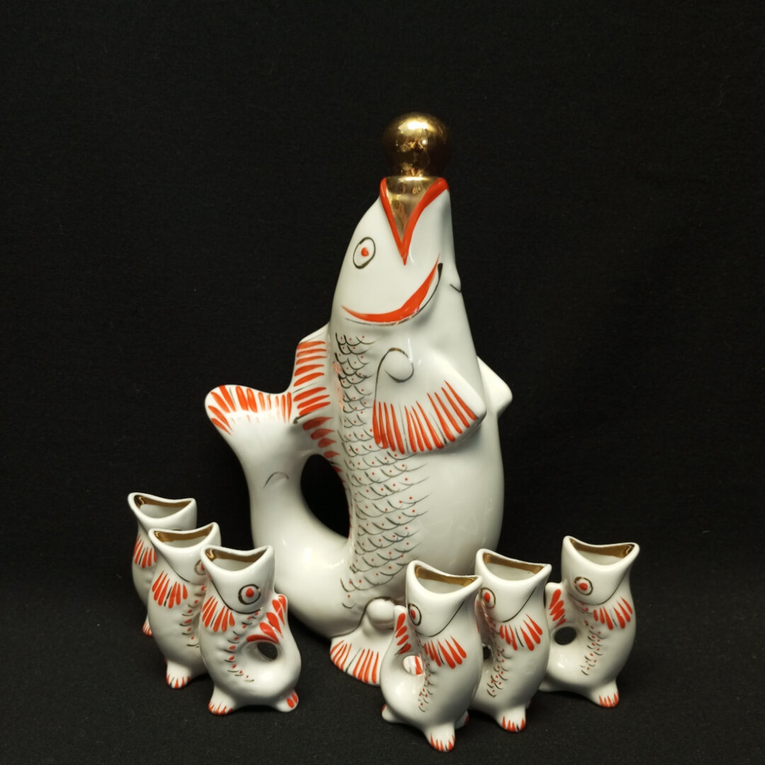 Винтажный набор для напитков Семейство карпов, штоф и 6 стопок, фарфор Полонский з-д СССР