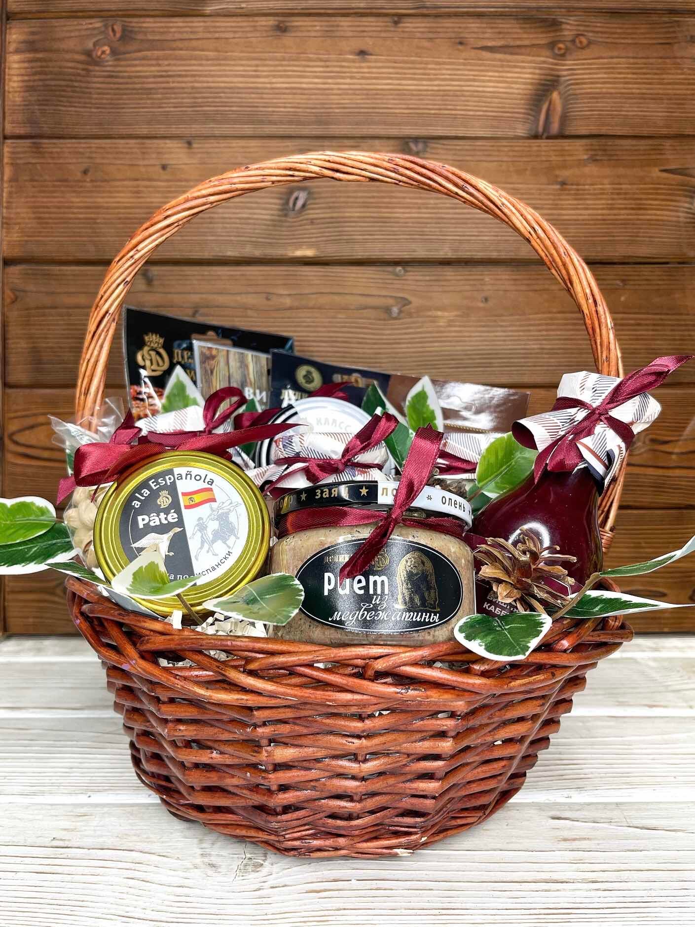 Подарок мужчине в корзине на день рождение "Берлога", с мясными деликатесами от Zakazpodarka24, размер 29 см