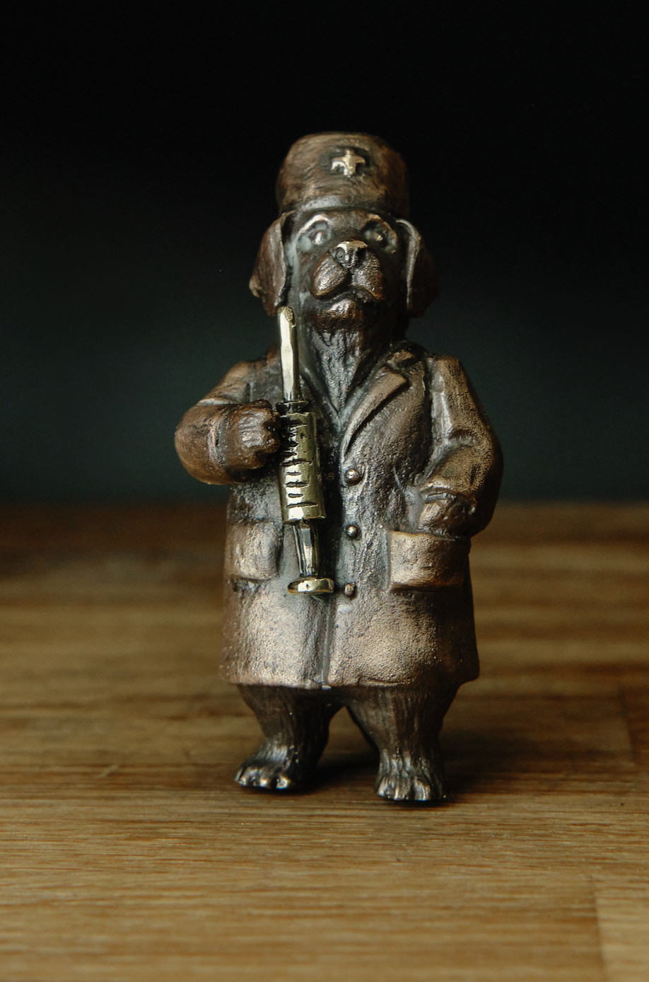 Статуэтка "Лабрадор врач", ручной работы, из бронзы, высота 9 см