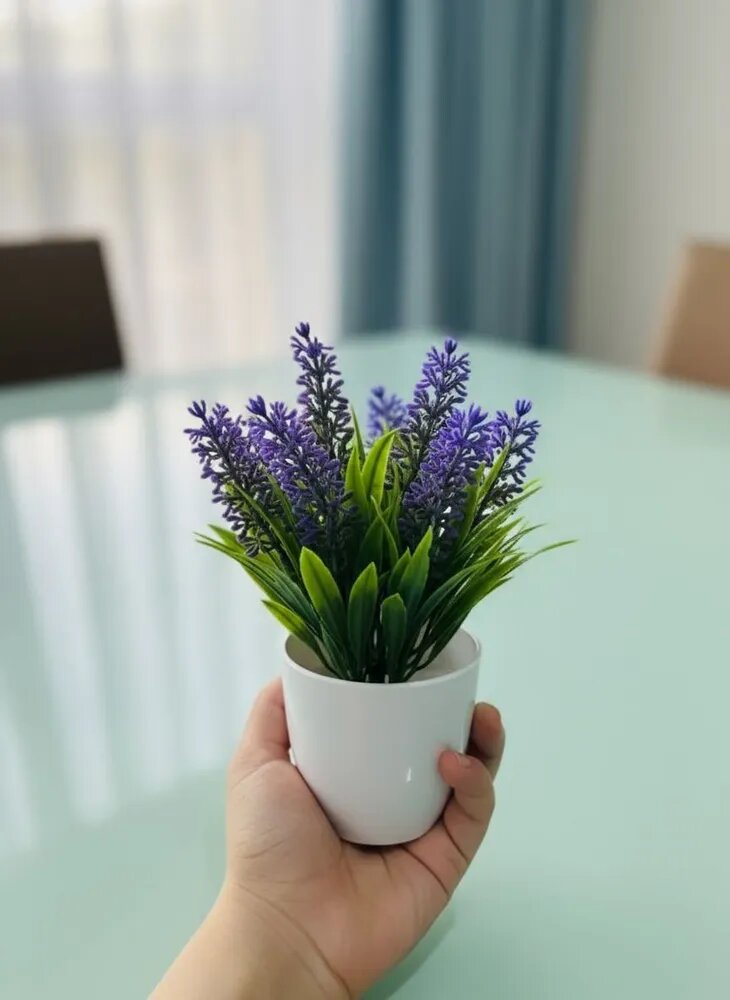 Искусственные растения для декора дома. Лаванда в маленьком кашпо