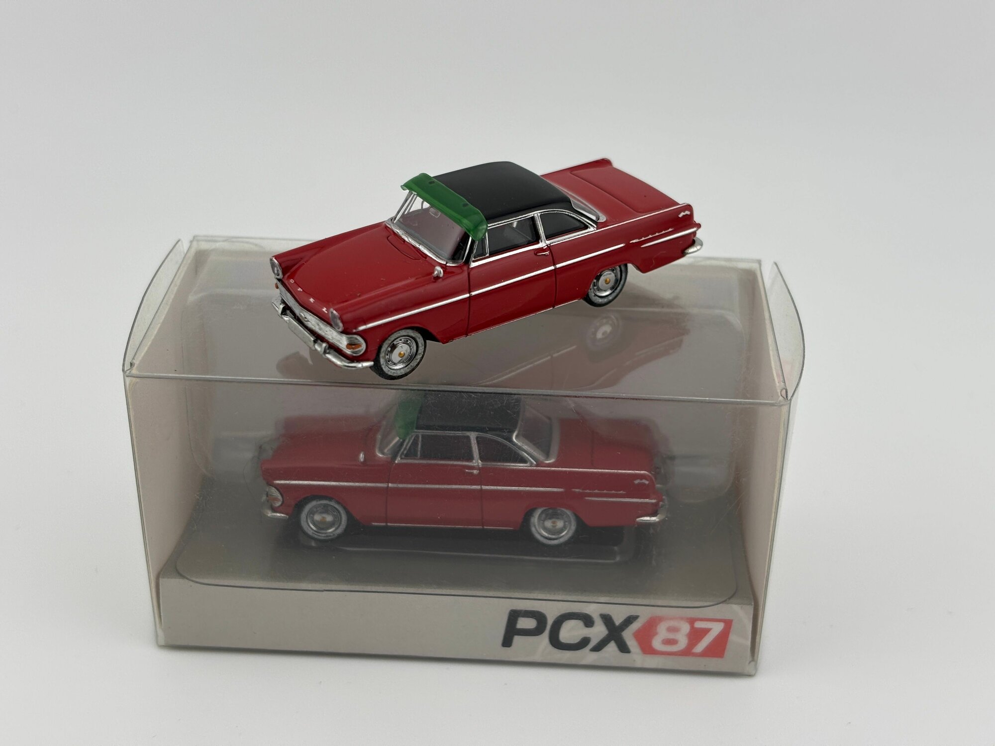 Модель автомобиля PCX Ho 1:87 VwPassat B2, red