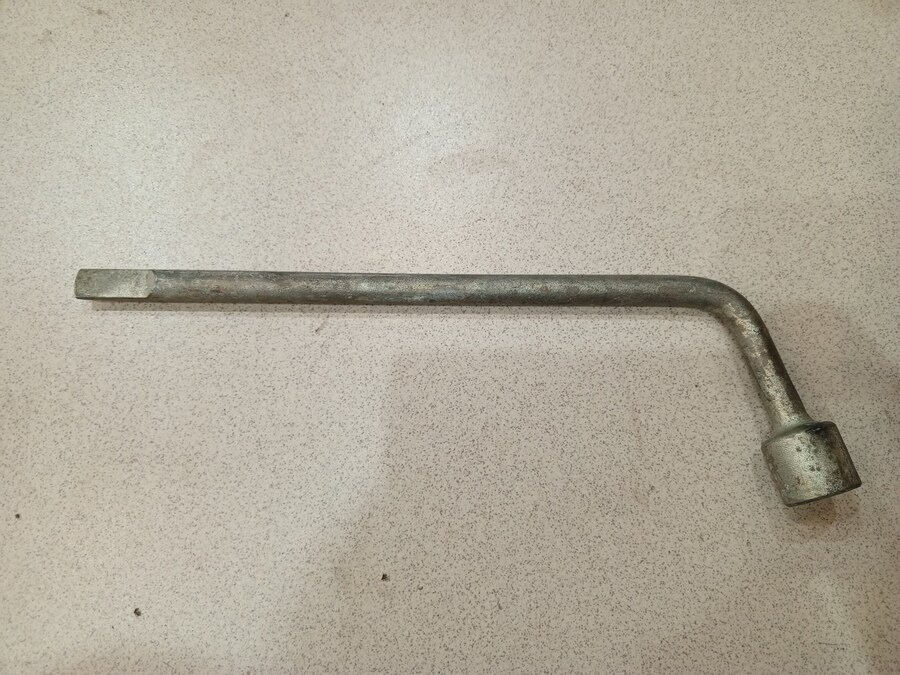 Ключ баллонный от Toyota Vitz 2005-2010
