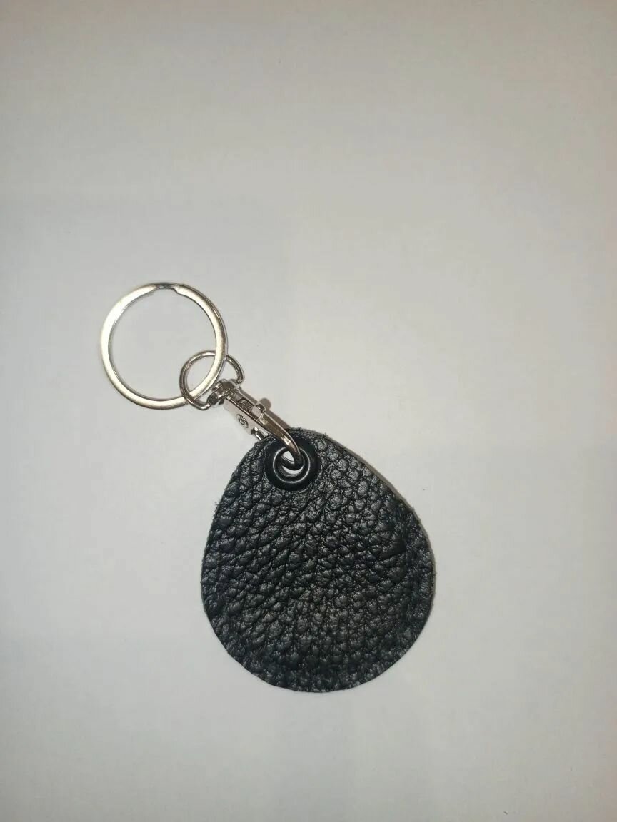 Брелок-чехол, для ключа домофона 28*35мм. Ручная работа. Кожа. Размер 43*49мм. Черный.