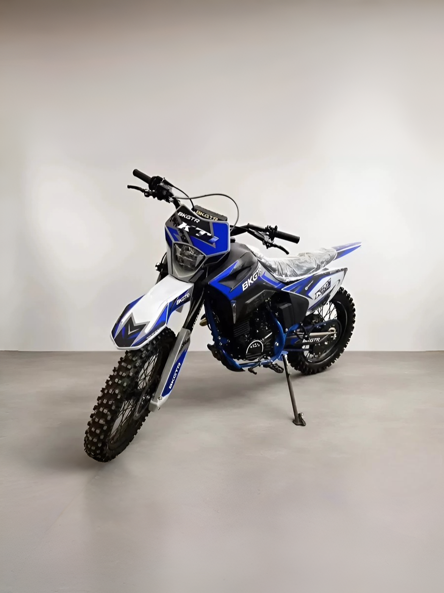 BKGTR KT1 CB350 — эндуро с бензиновым двигателем объёмом 350 см³ и карбюраторной подачей топлива.