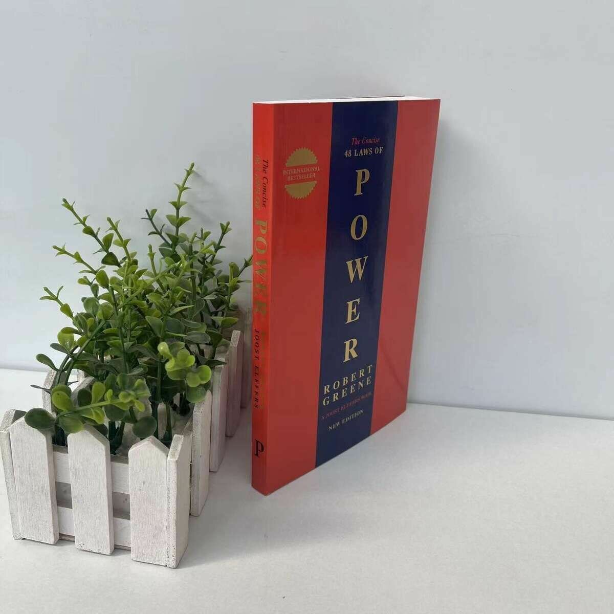 The Concise 48 Laws of Power /Robe Reprinted books
