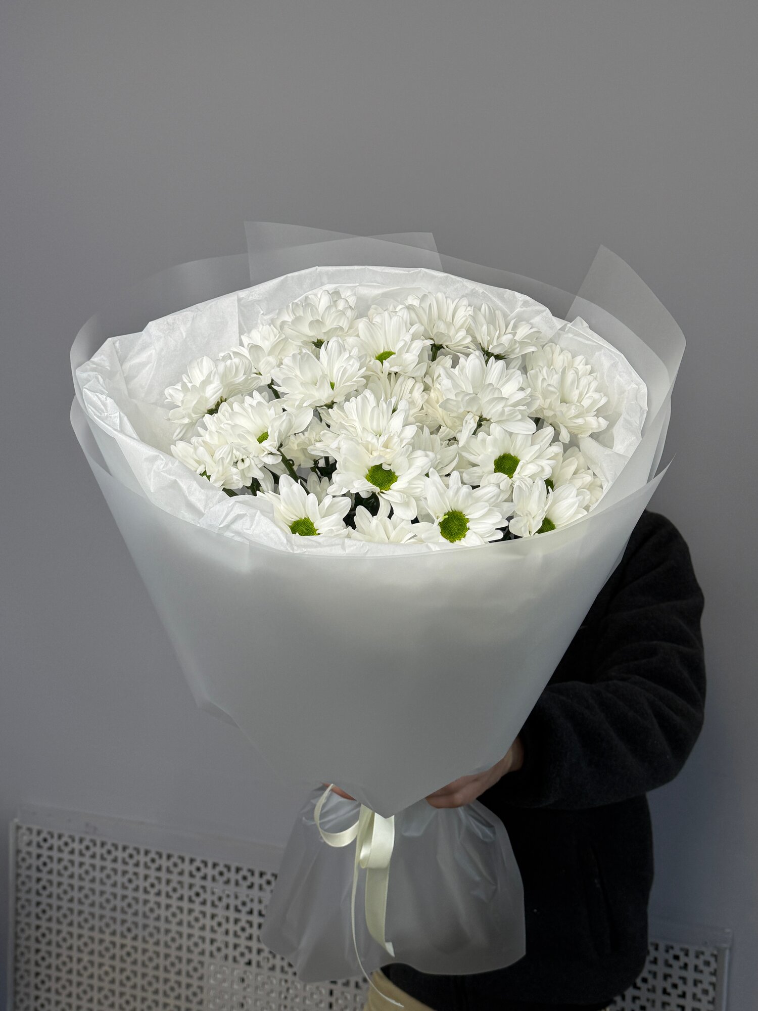 WEST FLORA Белое облако – свежий букет из кустовых хризантем с доставкой