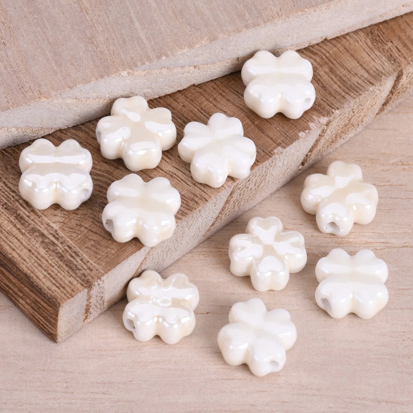 Керамические бусины Siancolary крест цветок 12 мм 10 шт Белый, Beige White