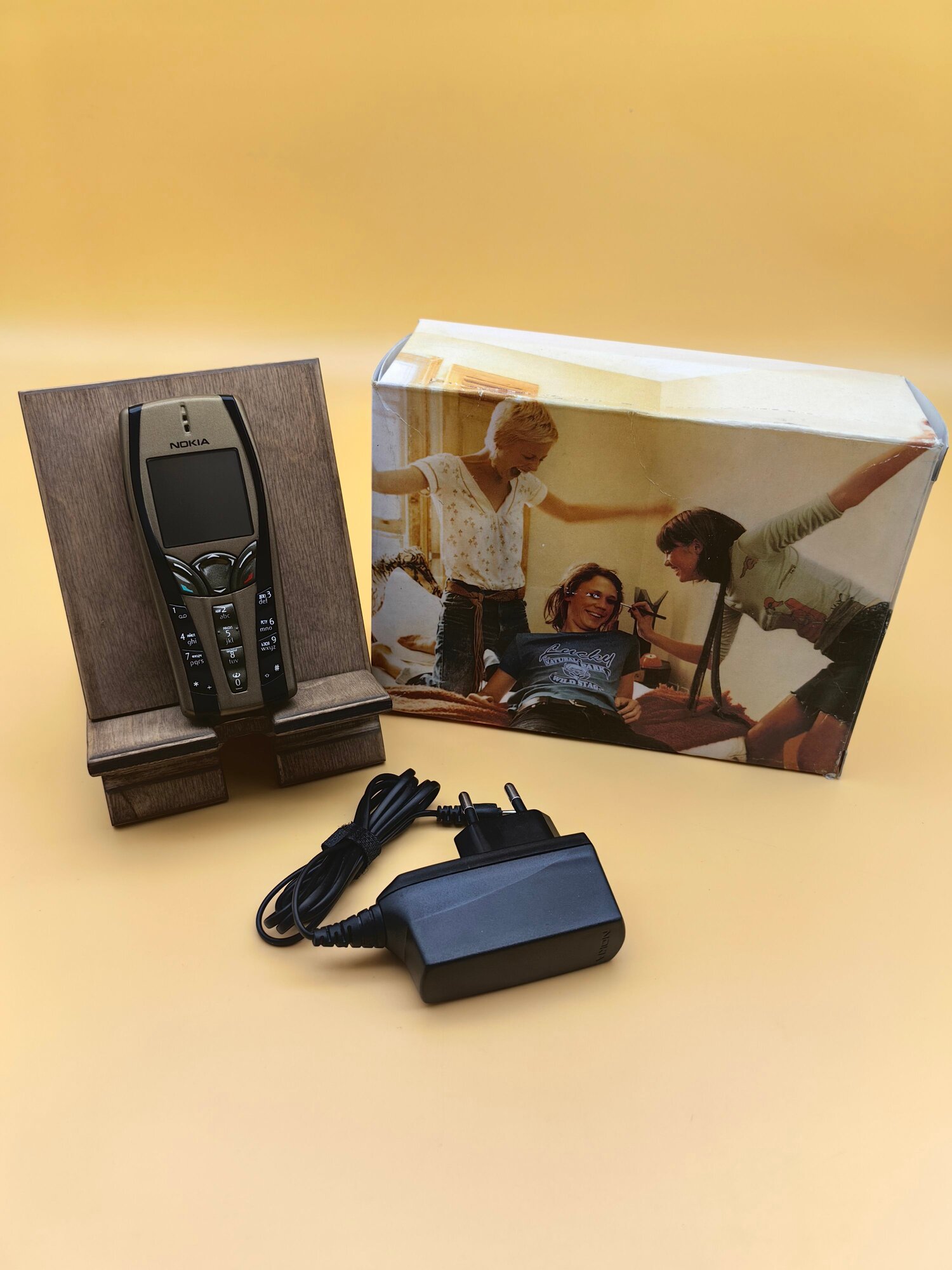 Мобильный раритетный кнопочный телефон Nokia 7250i, Темно-бежевый