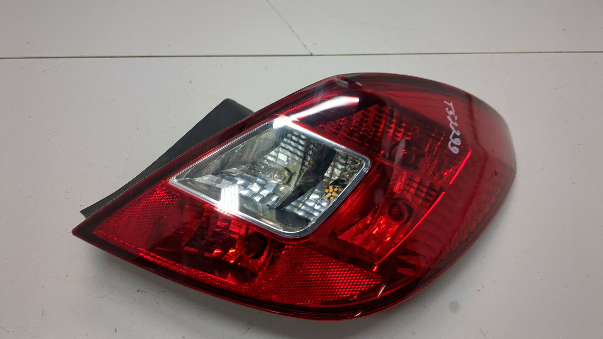 Фонарь (задний) правый Opel Corsa D Б/У