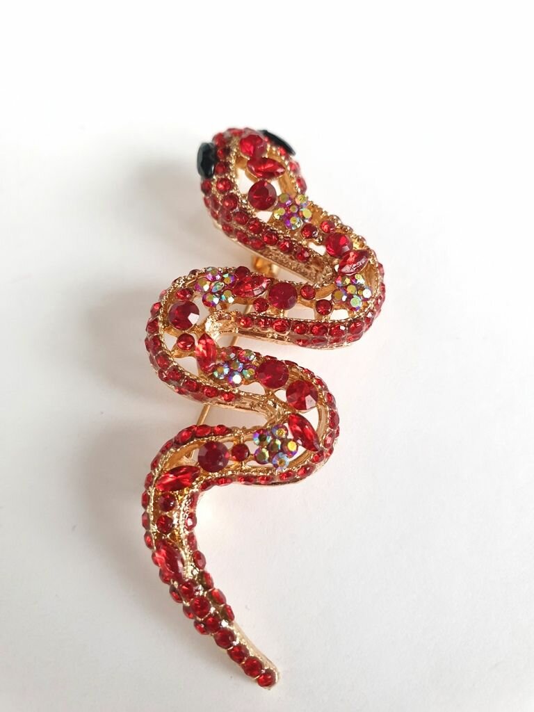 Брошь, стразы