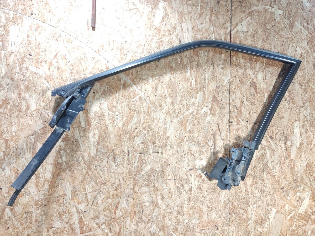 Рамка двери AUDI 80/90 1986-1991 8A0837772A