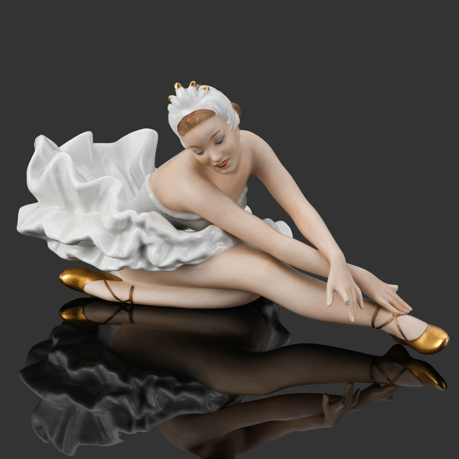 Статуэтка "Сидящая балерина", фарфор, роспись, золочение, Schaubach-Kunst, Wallendorf