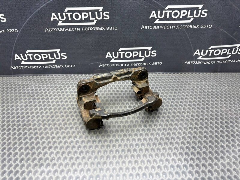 Скоба суппорта Левый Передний Renault Megane 2005 (1.4 K4J 730) Б/У с пробегом Арт. 7701208551