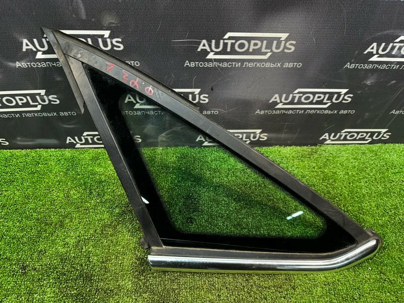 Стекло двери Ford Focus 2011 (1.6 PNDA) Б/У с пробегом