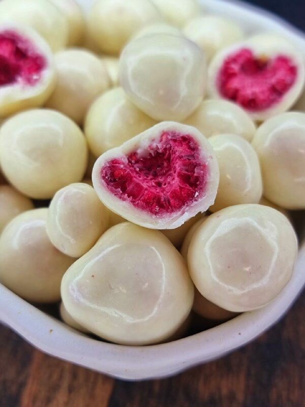 Малина "Natural" в белой шоколадной глазури 1000 гр.