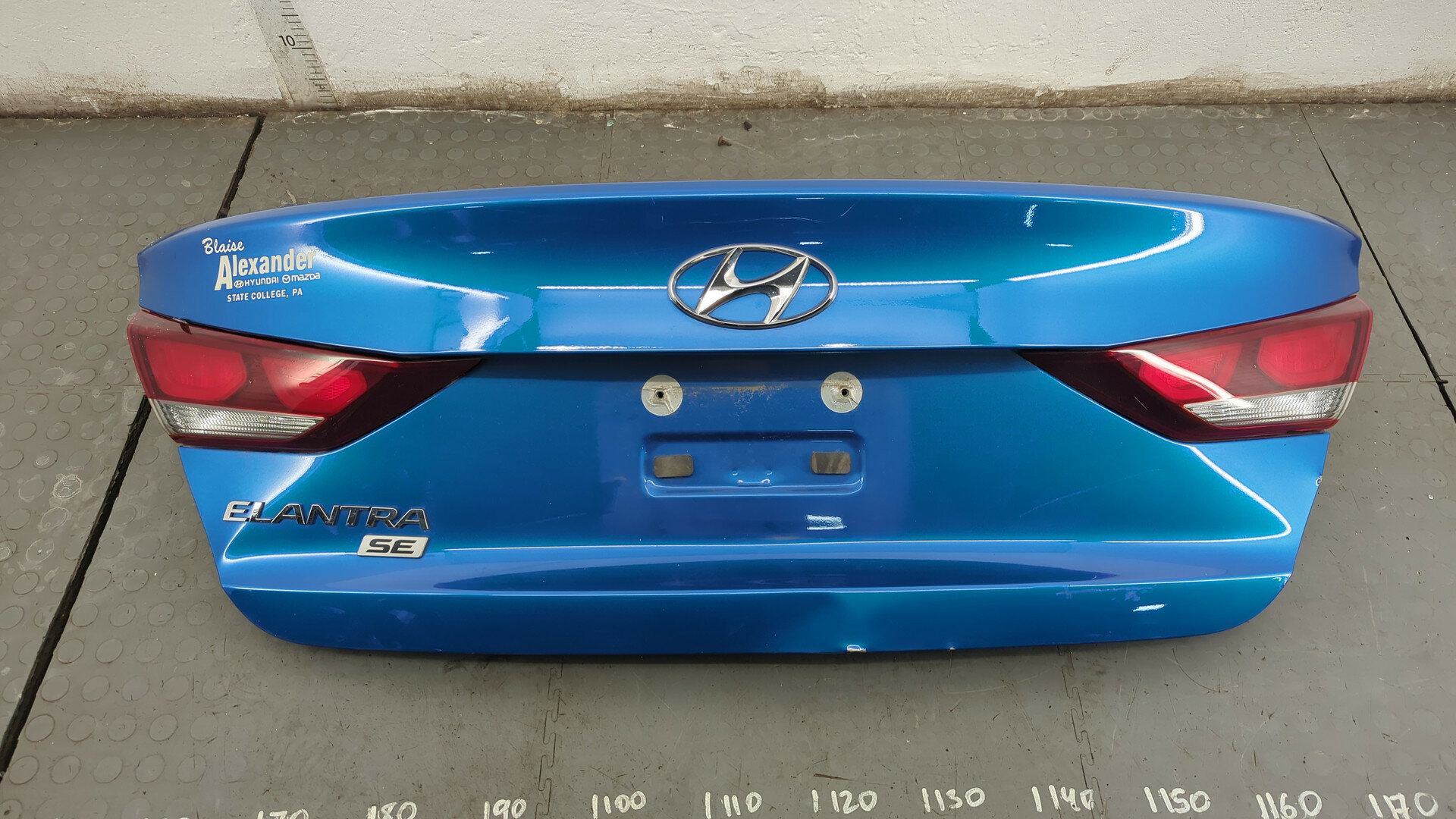 Крышка (дверь) багажника Hyundai Elantra Б/У