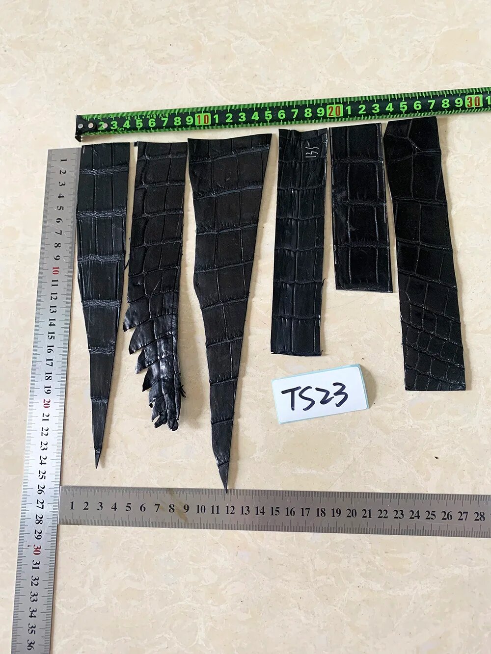 Натуральная дублёная крокодиловая кожа Черный, TS23