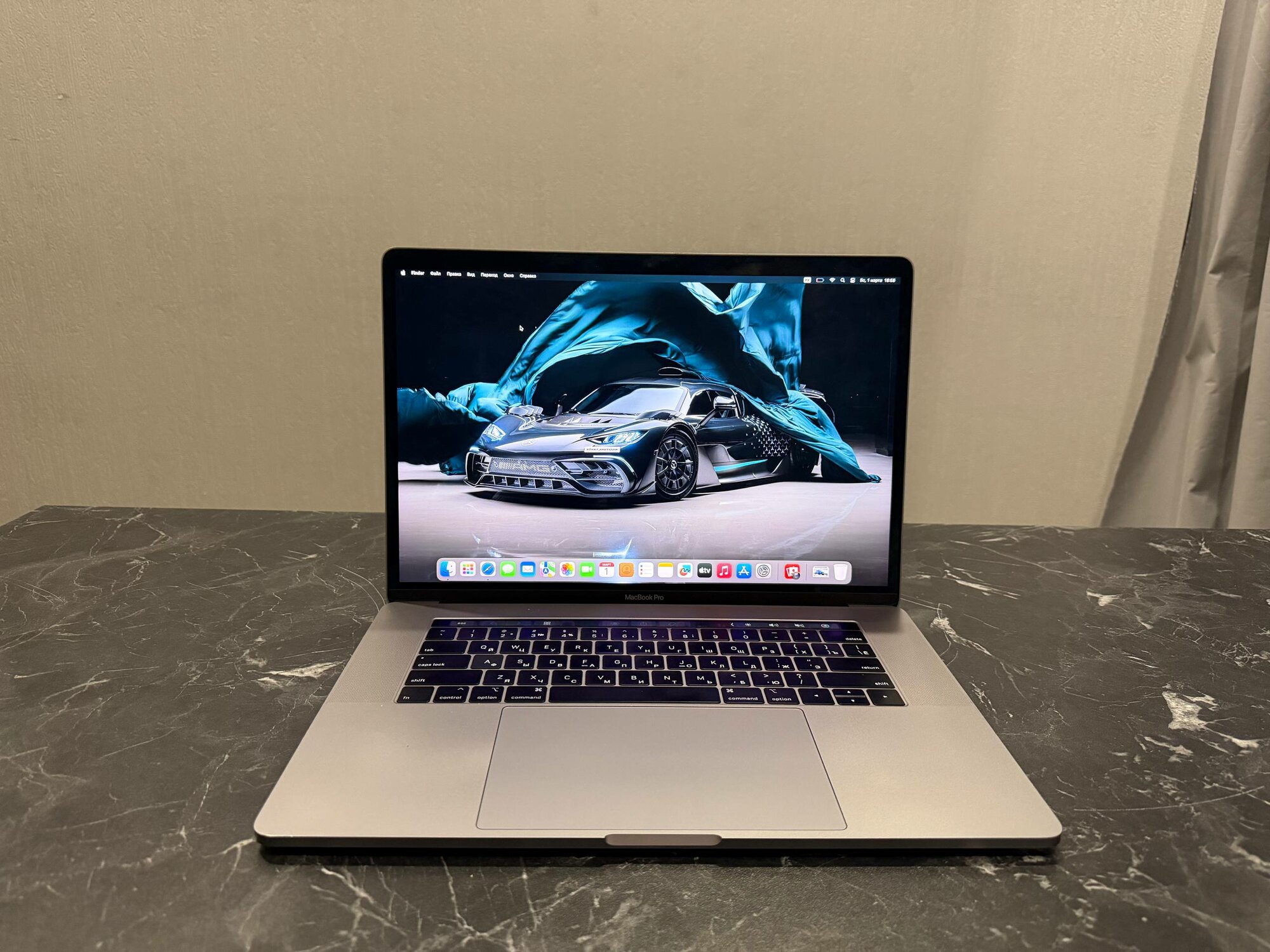 Ноутбук Apple MacBook Pro 15 2018, 2880x1800, Intel Core i7 2.6 ГГц, RAM 16 ГБ, SSD 512 ГБ, AMD Radeon Pro 560x, MacOS