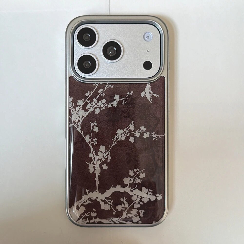 Чехол для iPhone 16 Pro, коричневый с цветами