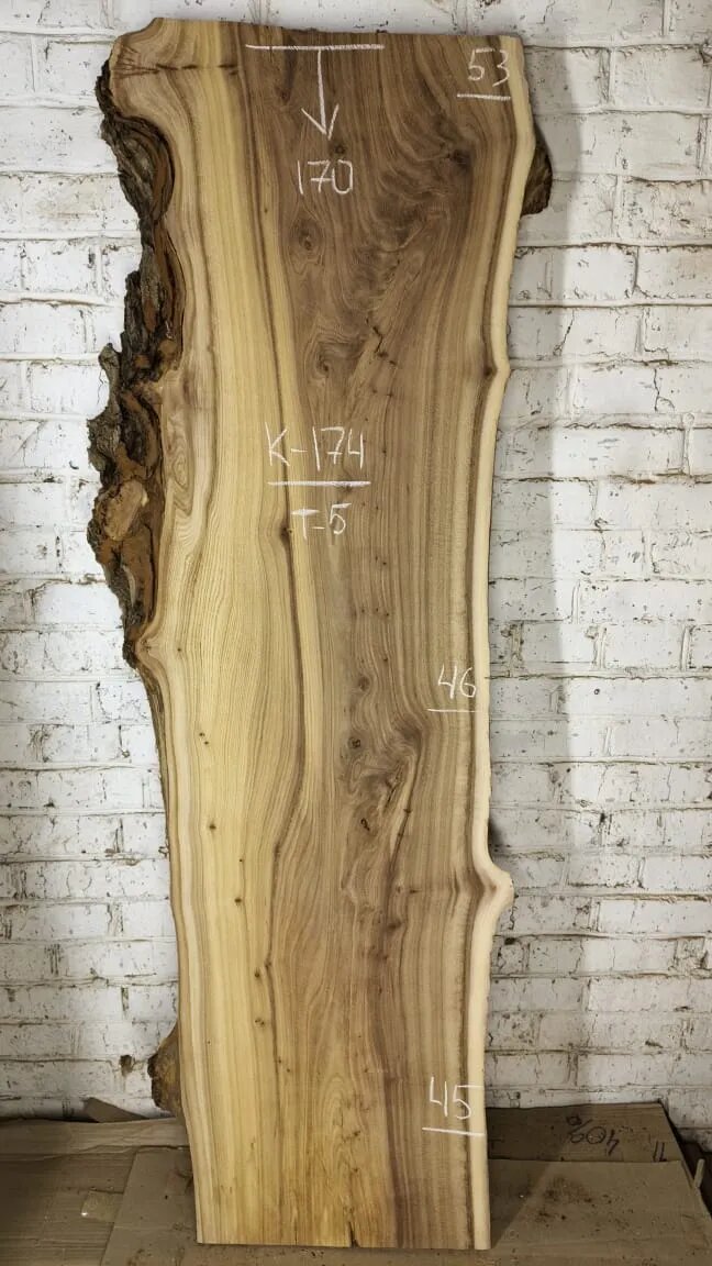 Слэб дерева Карагач К174, влажность 8-10%, выровнен в плоскости.