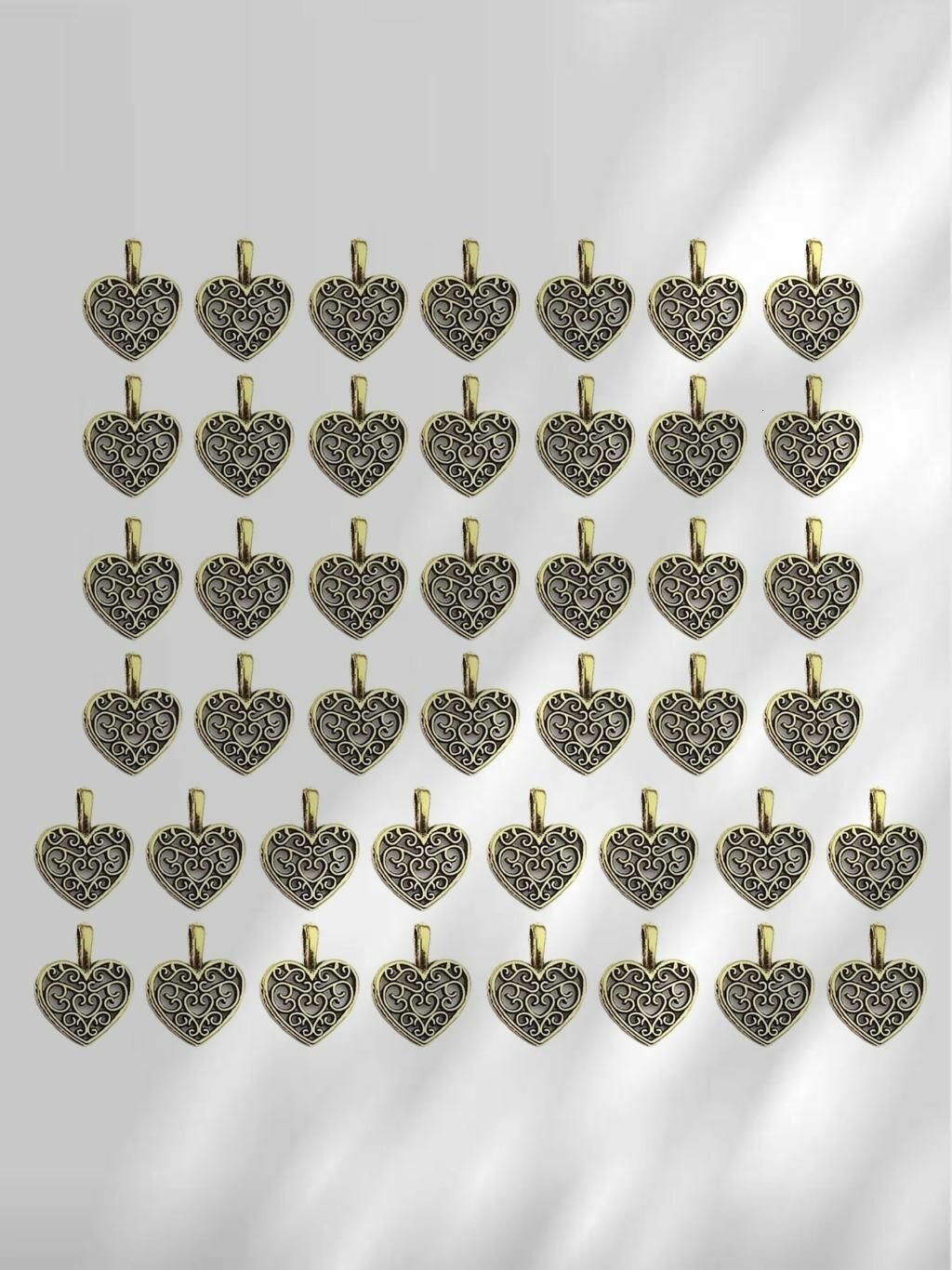 Сердцевидный подвесной элемент из металла, Древнее золото