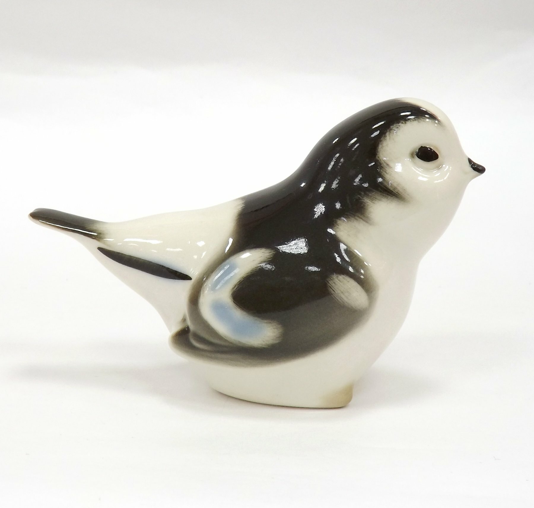 Статуэтка ИФЗ Пуночка N2, 10.2x6.7см, ручная роспись, фарфор 82.01050.00.1