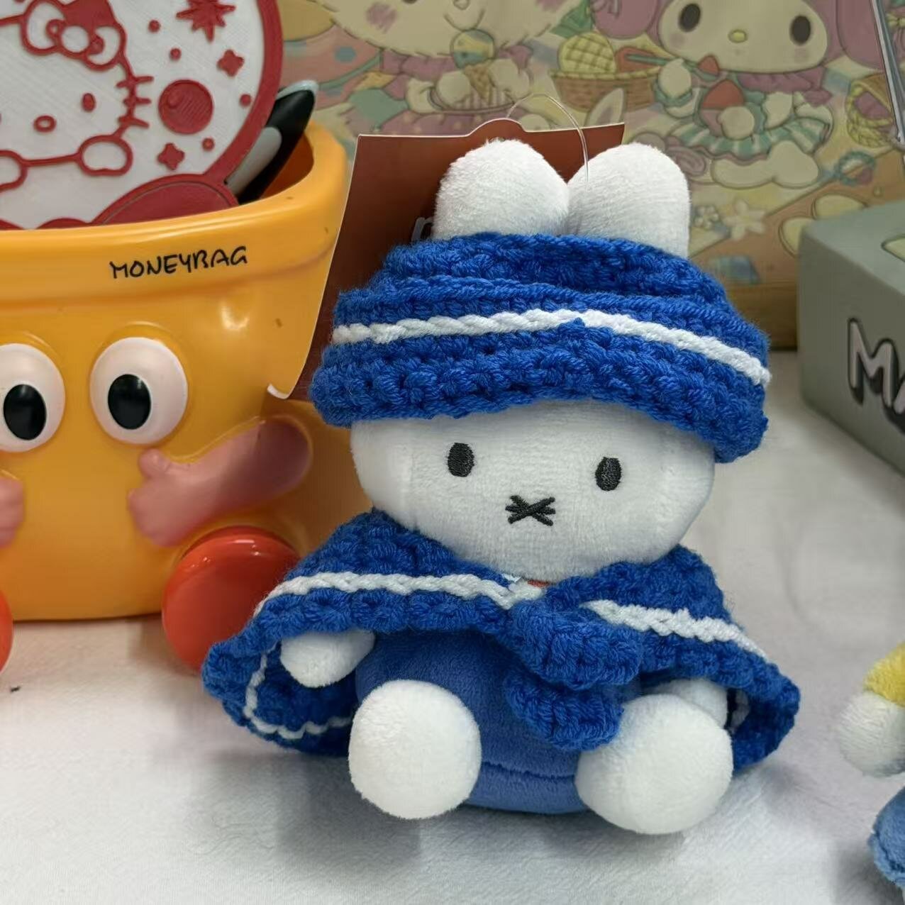 Мягкая игрушка брелок Кролик Миффи в синем плаще с капюшоном