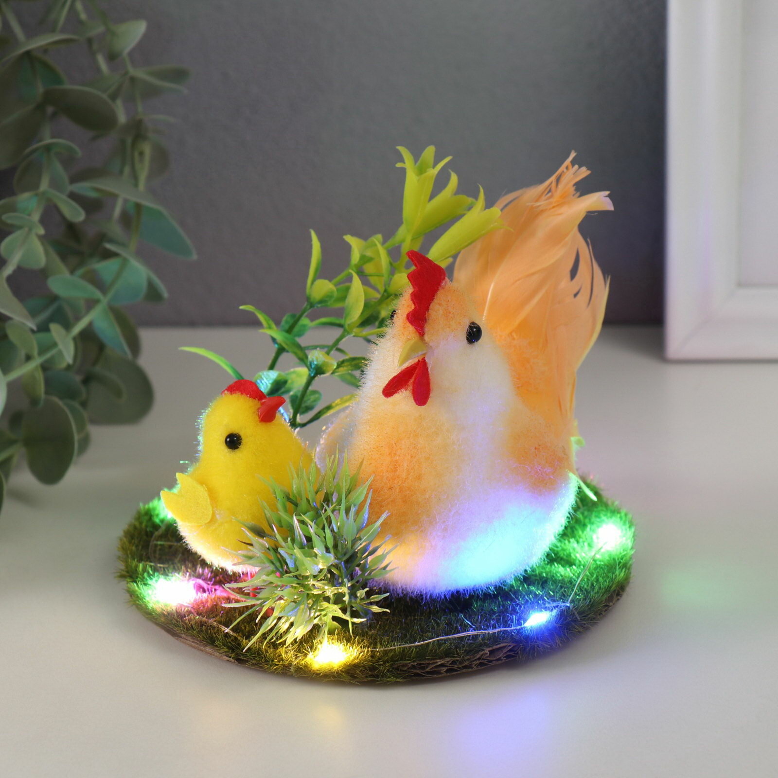 Фигурка светящаяся "Рыжая курочка с цыплёнком на полянке", пенопласт, 14x12.5x11 см