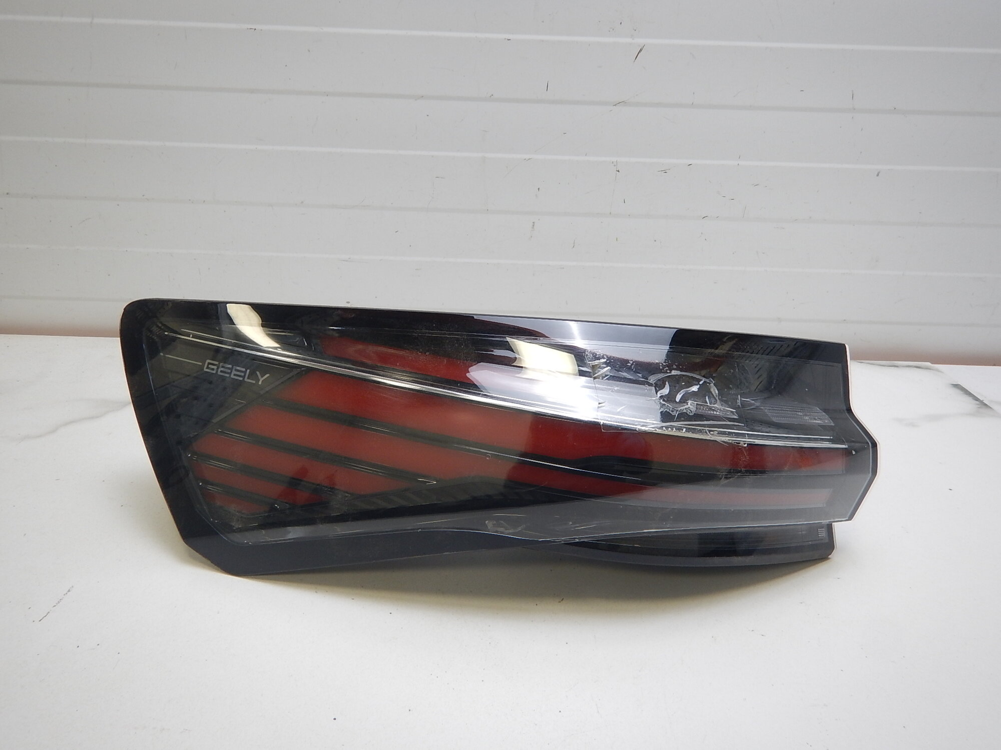 Б/У Фонарь задний левый, Geely (Джили)-PREFACE (20-) GEELY PREFACE (20-) Царапины, отколот кусок стекла, грязь внутри. 6...