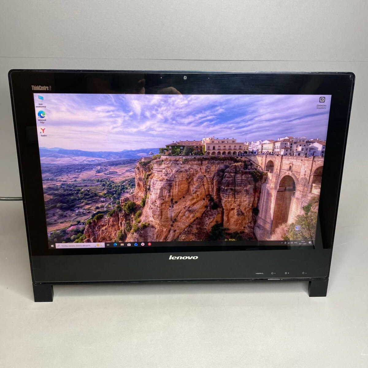 21.5" FHD Моноблок Lenovo ThinkCentre Edge 92z черный