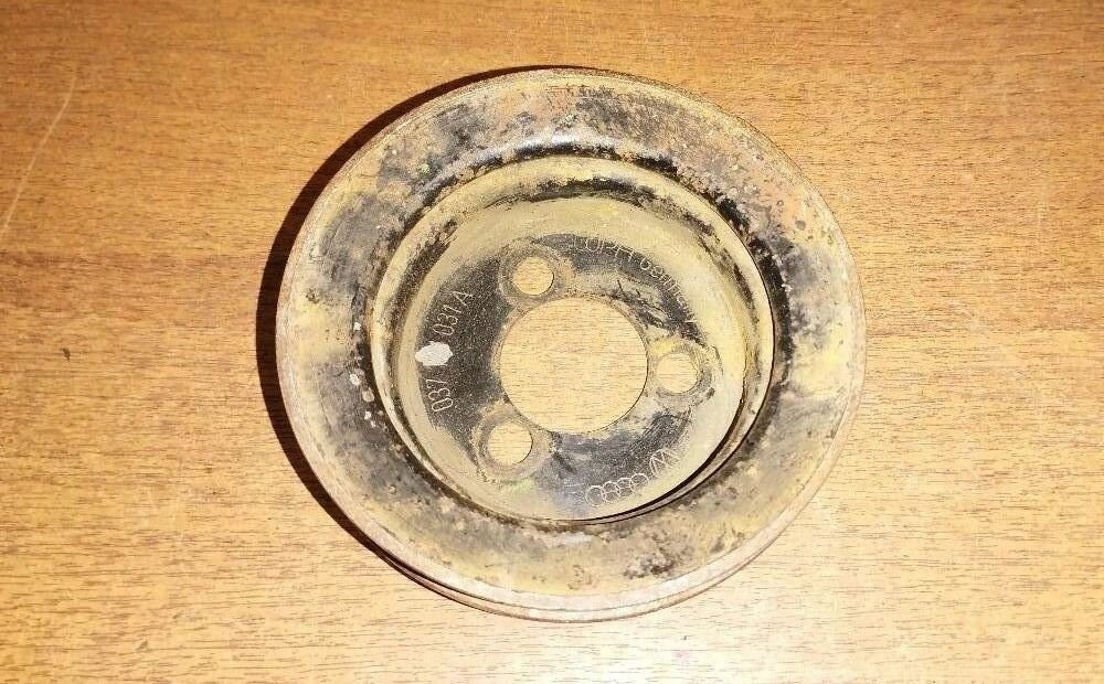 Шкив водяного насоса Volkswagen Passat B4