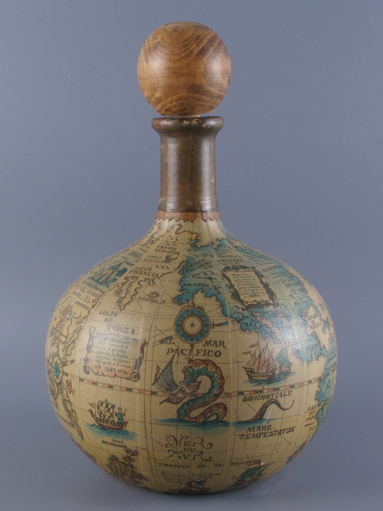 Винтажный графин "Старый свет". Зеленое стекло, кожа, дерево. Италия, 1960- ее годы.