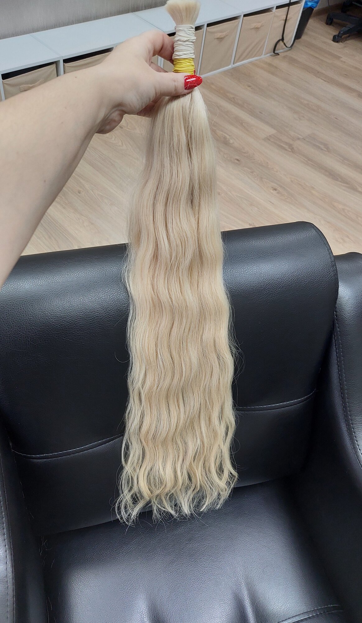 Натуральные волосы для наращивания 70см, 100г, природная волна, люкс, тёплый блонд, славяночка российского окраса