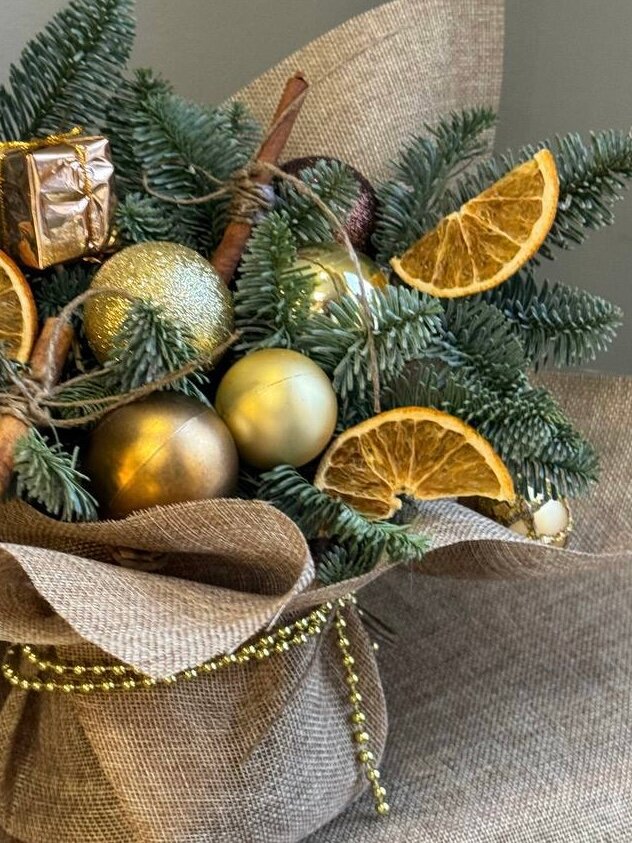 Новогодняя композиция с апельсинами