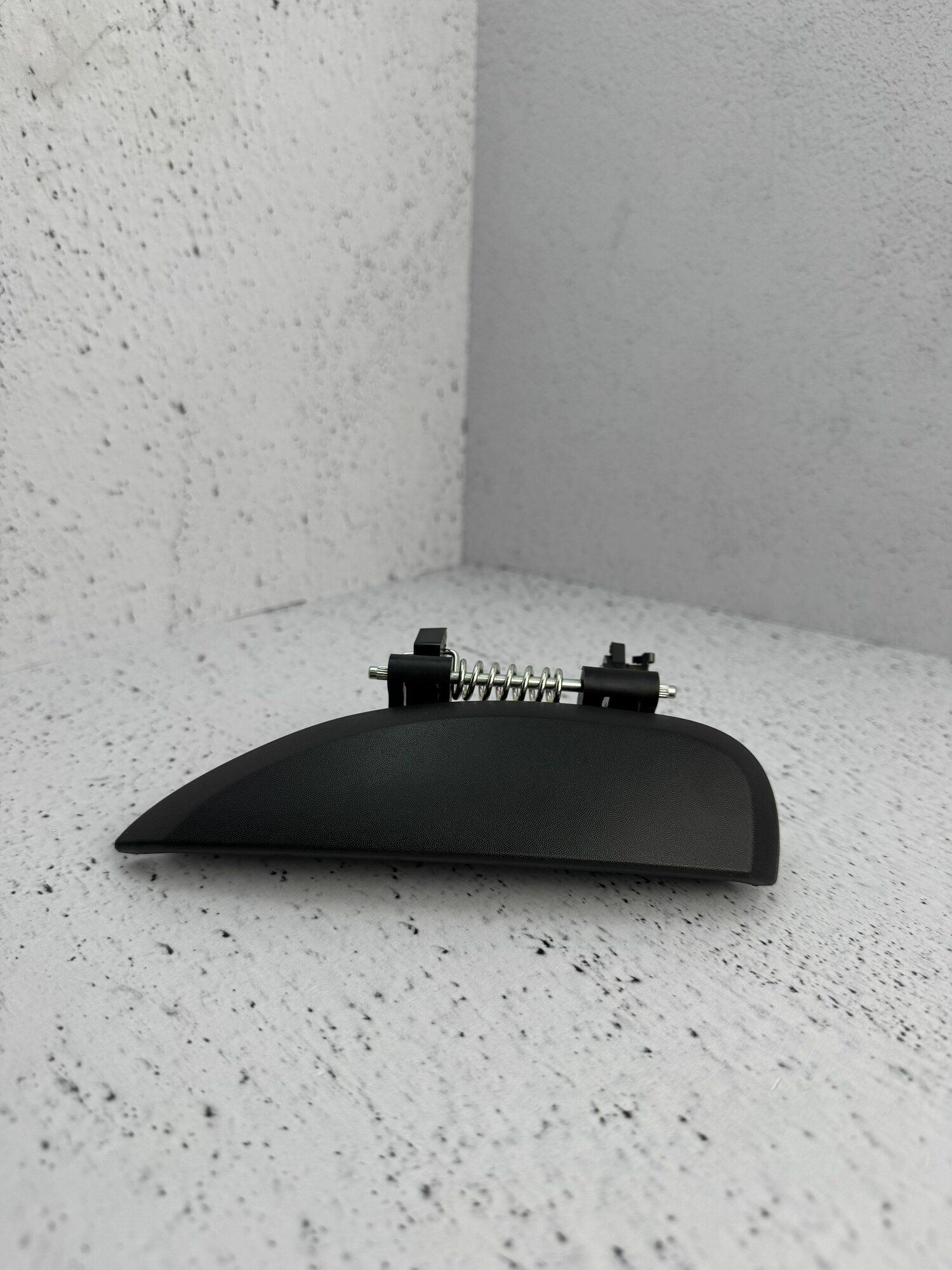 806070421R. Ручка двери левая наружная. Наружная передняя и задняя. Для Рено Логан 2 Дастер Сандеро 2. Renault Duster, Logan II, Sandero.