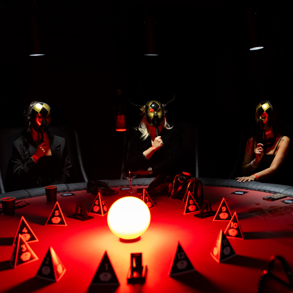 Подарочный сертификат «Игра в Мафию с падающими стульями для двоих» (2 часа будни, 2 человека)