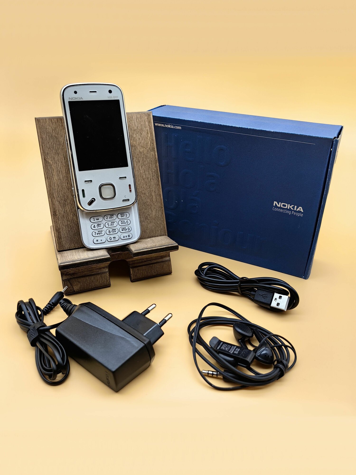 Мобильный раритетный кнопочный телефон слайдер Nokia N86, Белый